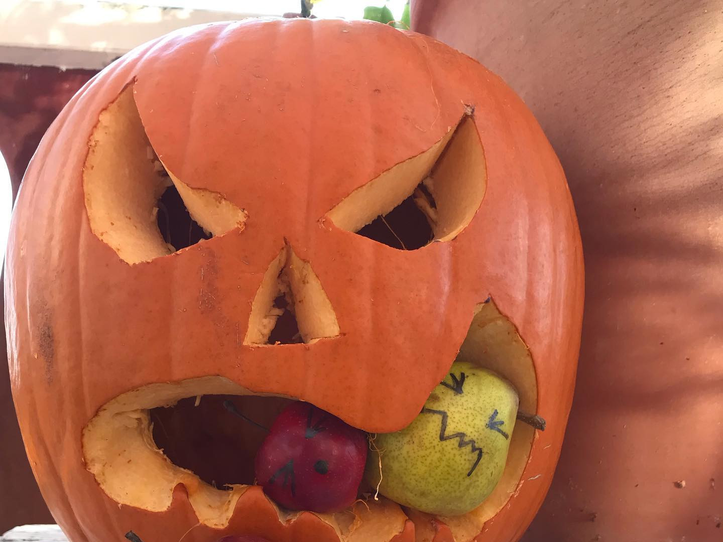 Gör en halloweenpumpa! - Trädgårdstrollet